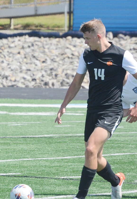 Elkins High’s Sigley keeping opponents’ return game in check | News ...